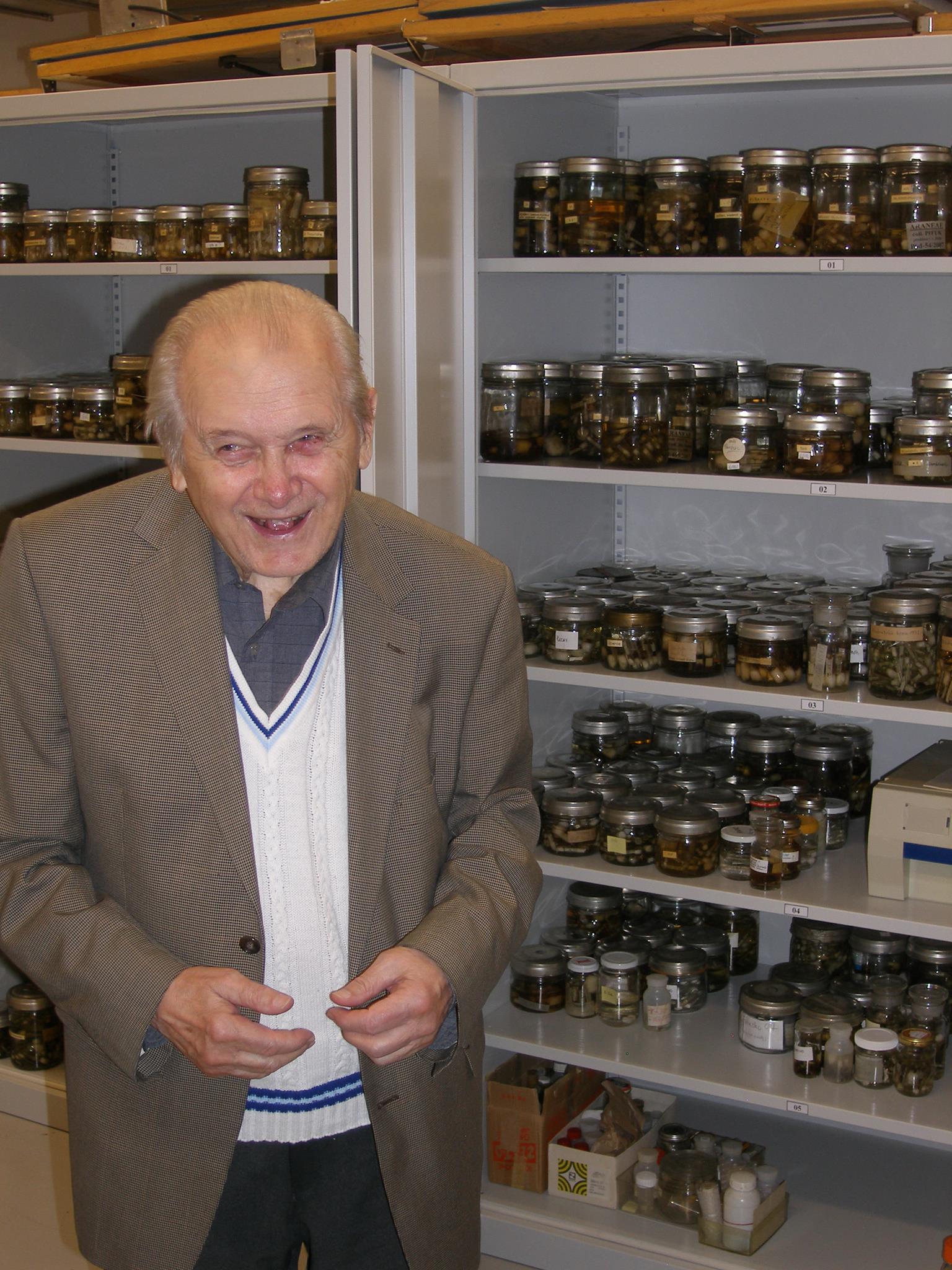 Česká arachnologická společnost - prof. RNDr. Jan Buchar , DrSc. →